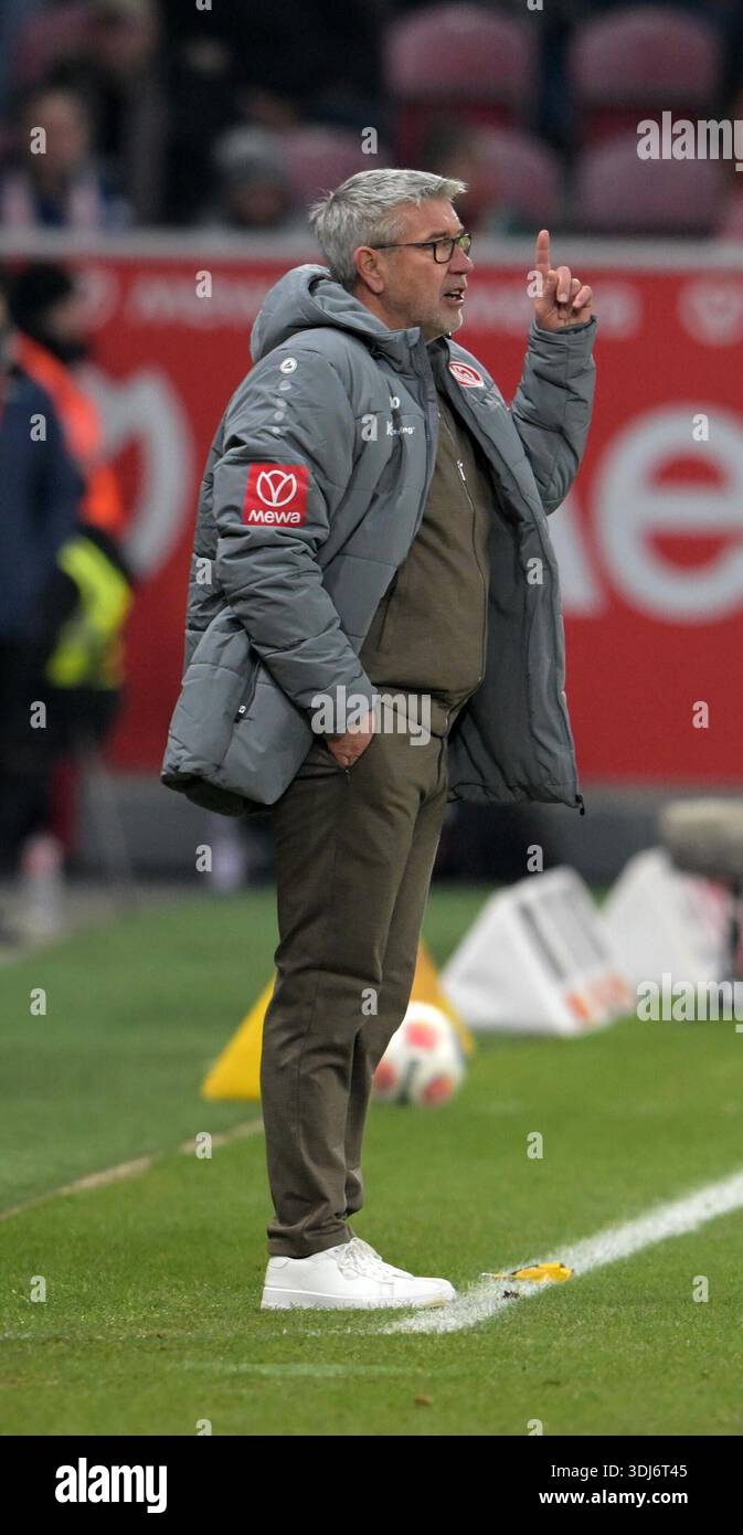 Mainz 05. Trainer. Urs. Fischer fotografiert beim Fußball Bundesliga ...