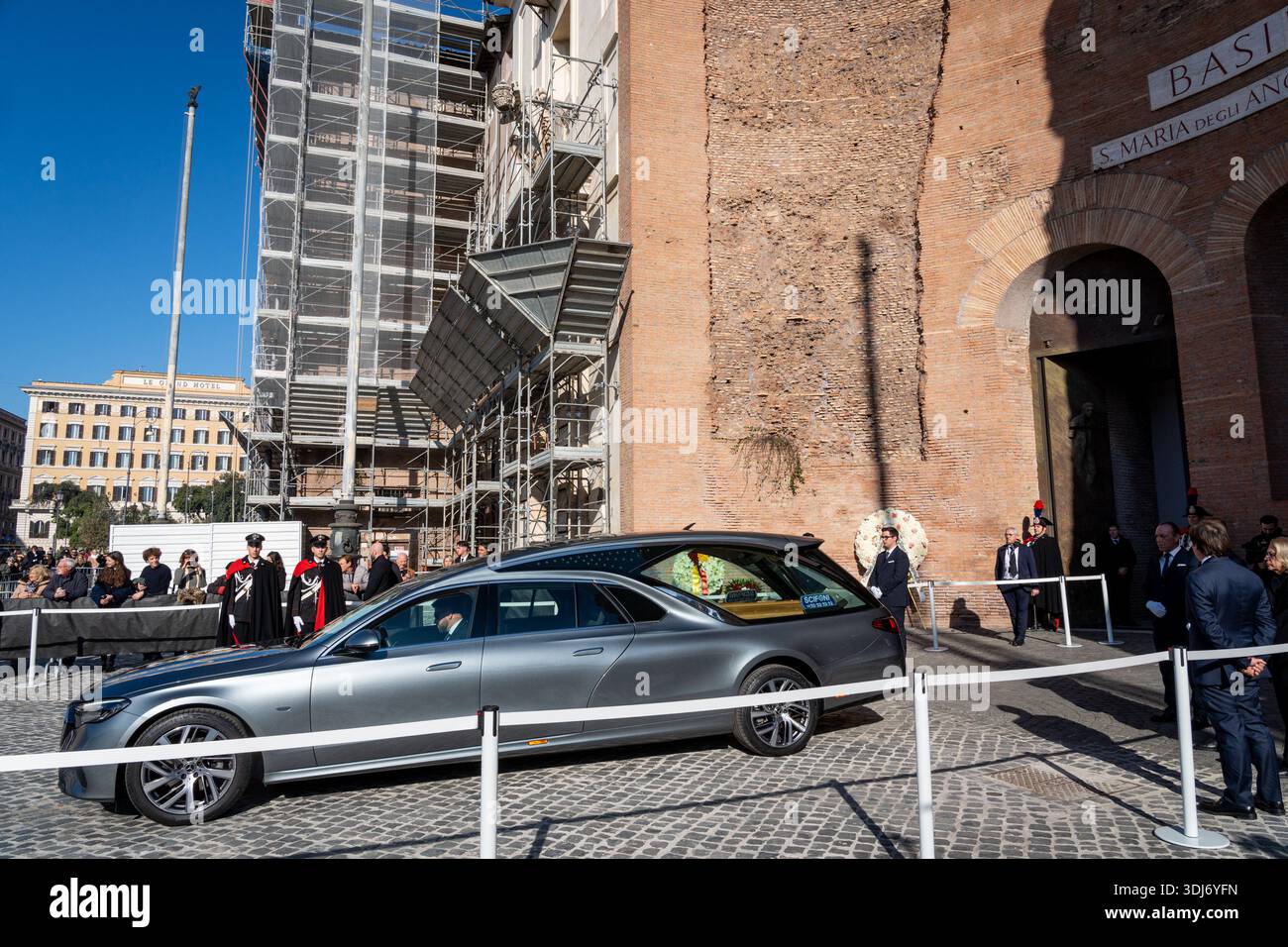 The coffin of Valentino Garavani arrives at Basilica di Santa Maria ...