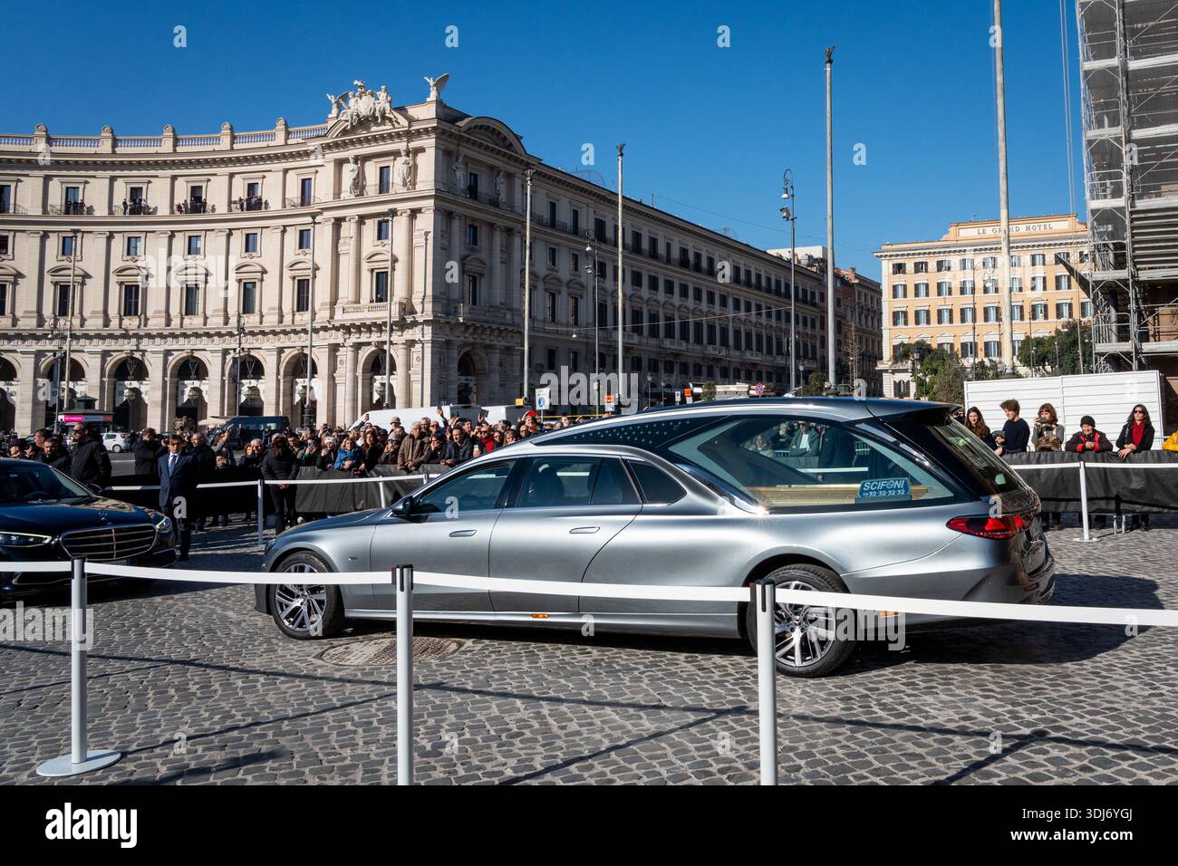 The coffin of Valentino Garavani arrives at Basilica di Santa Maria ...
