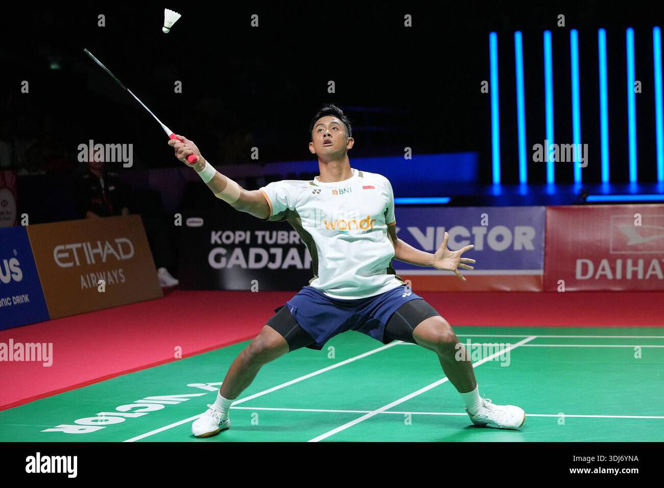 Indonesia's Alwi Farhan plays against Thailand's Panitchaphon ...