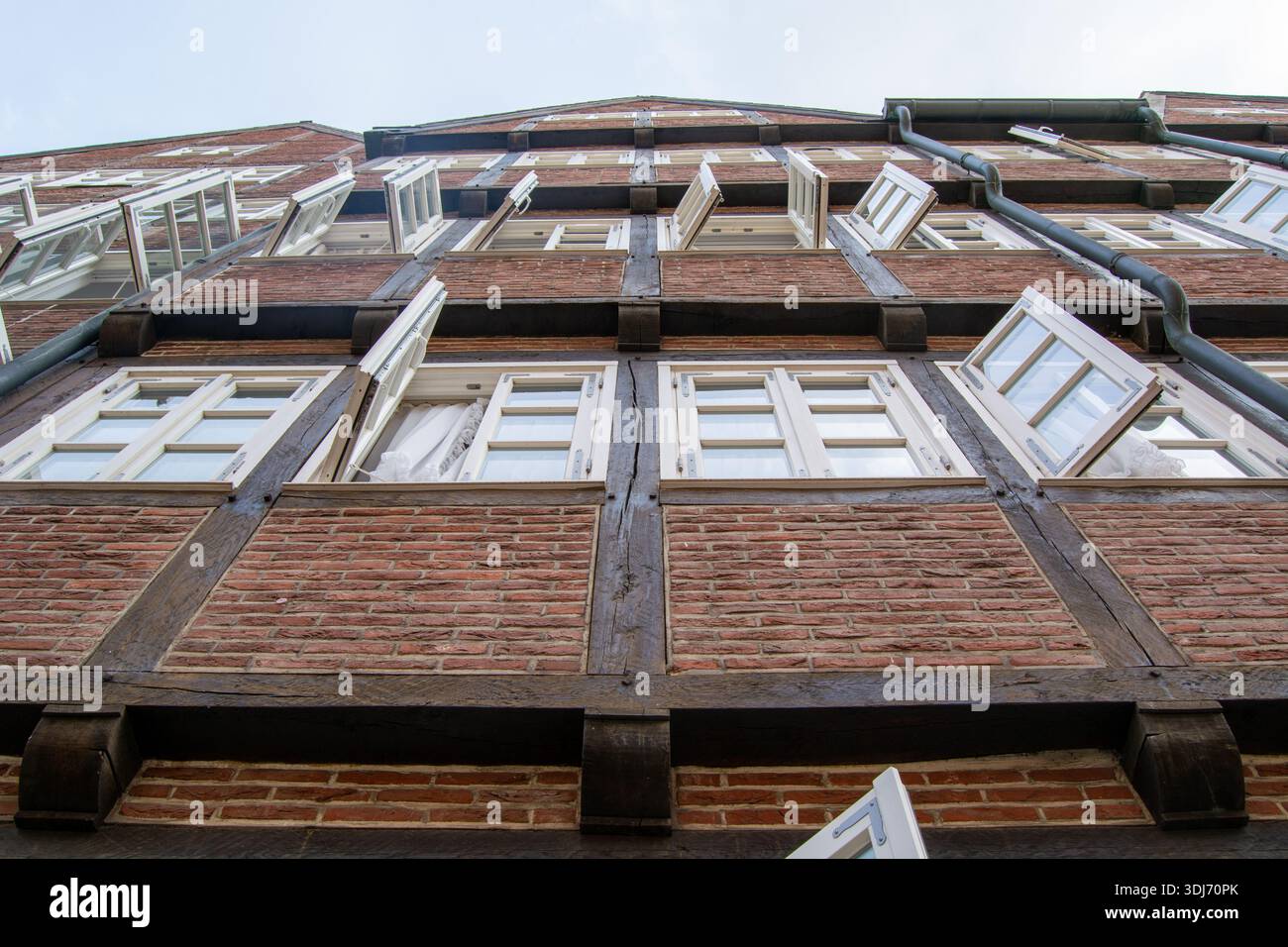 Historic building multiple windows hi-res stock photography and images ...