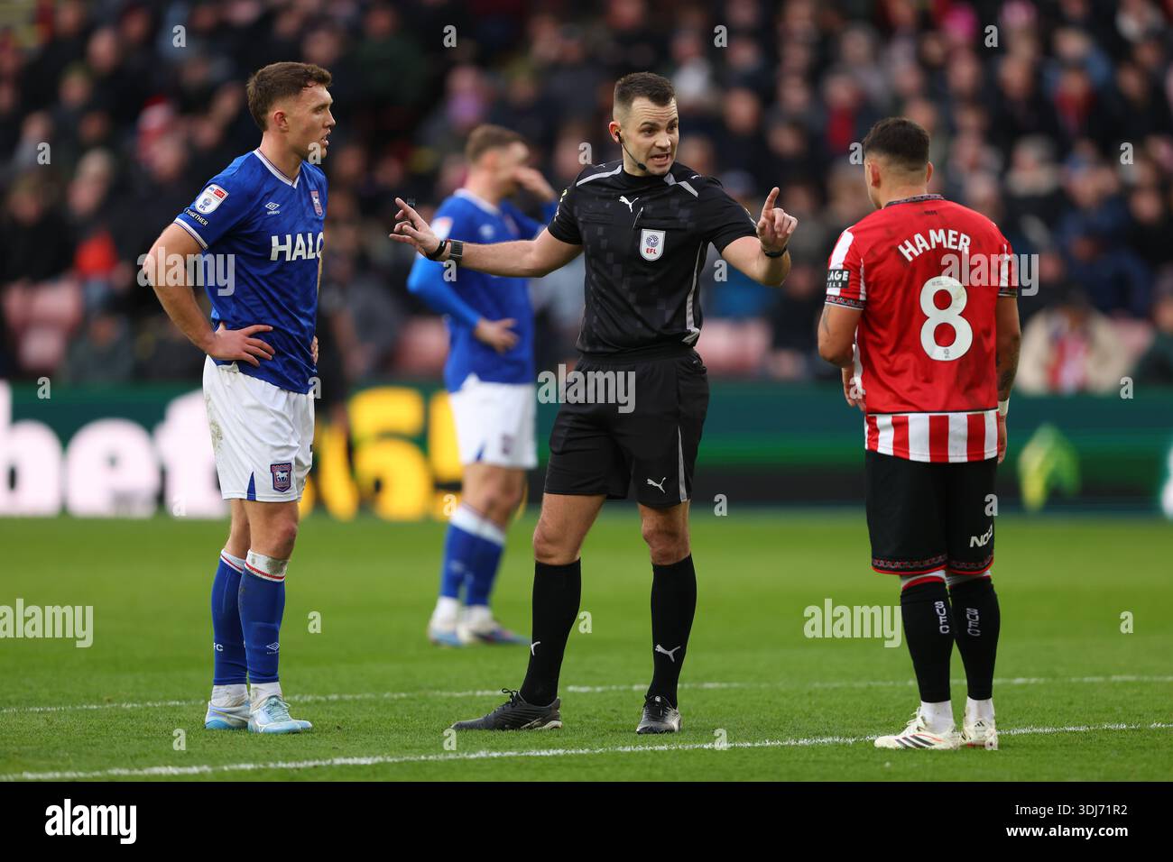 Tom bramall referee hi-res stock photography and images - Alamy