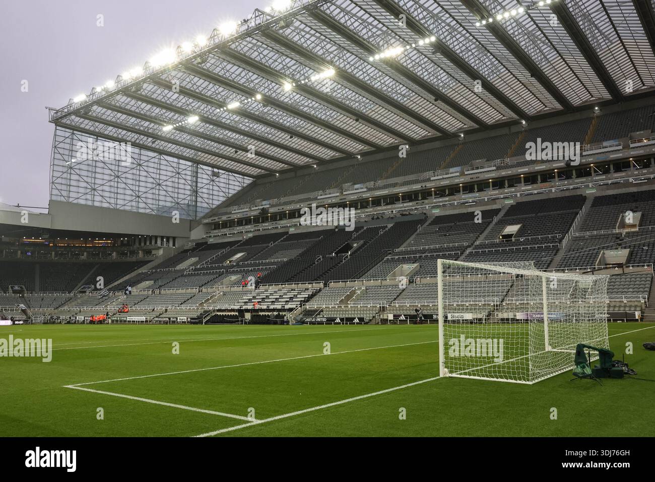 A general view pod St James’ Park during the Premier League match ...