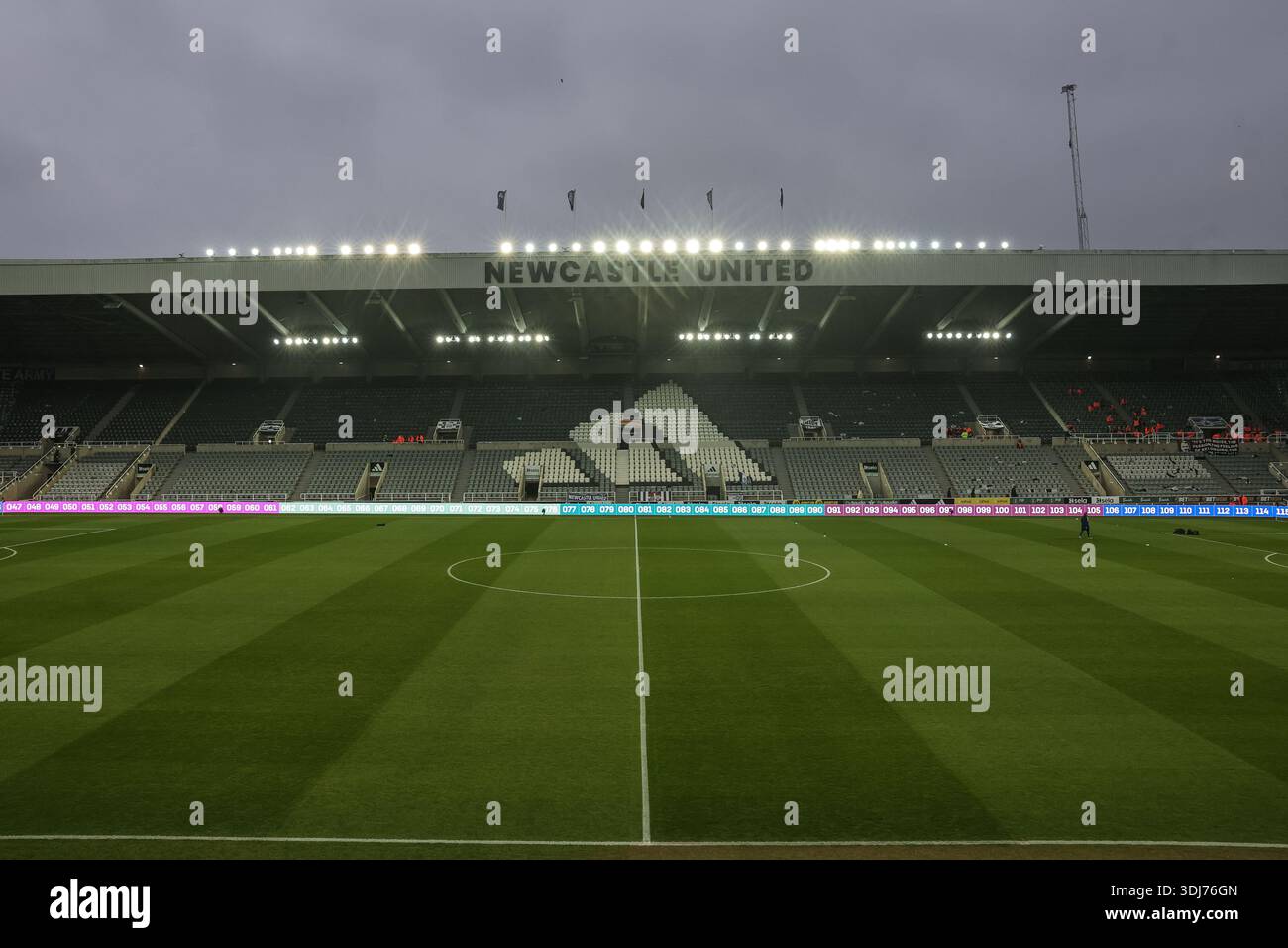 A general view pod St James’ Park during the Premier League match ...