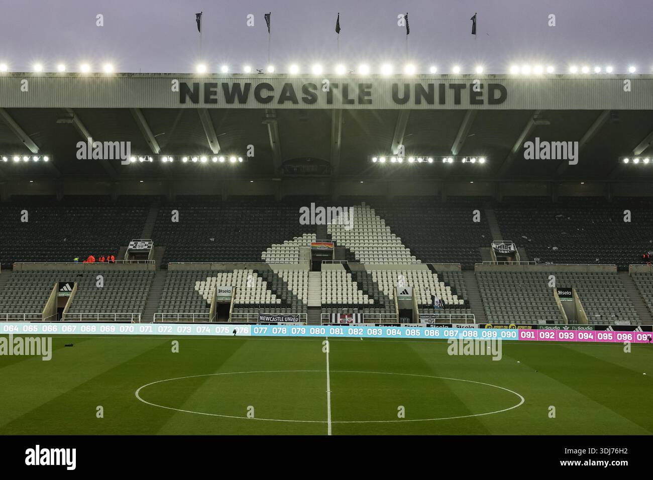 A general view pod St James’ Park during the Premier League match ...