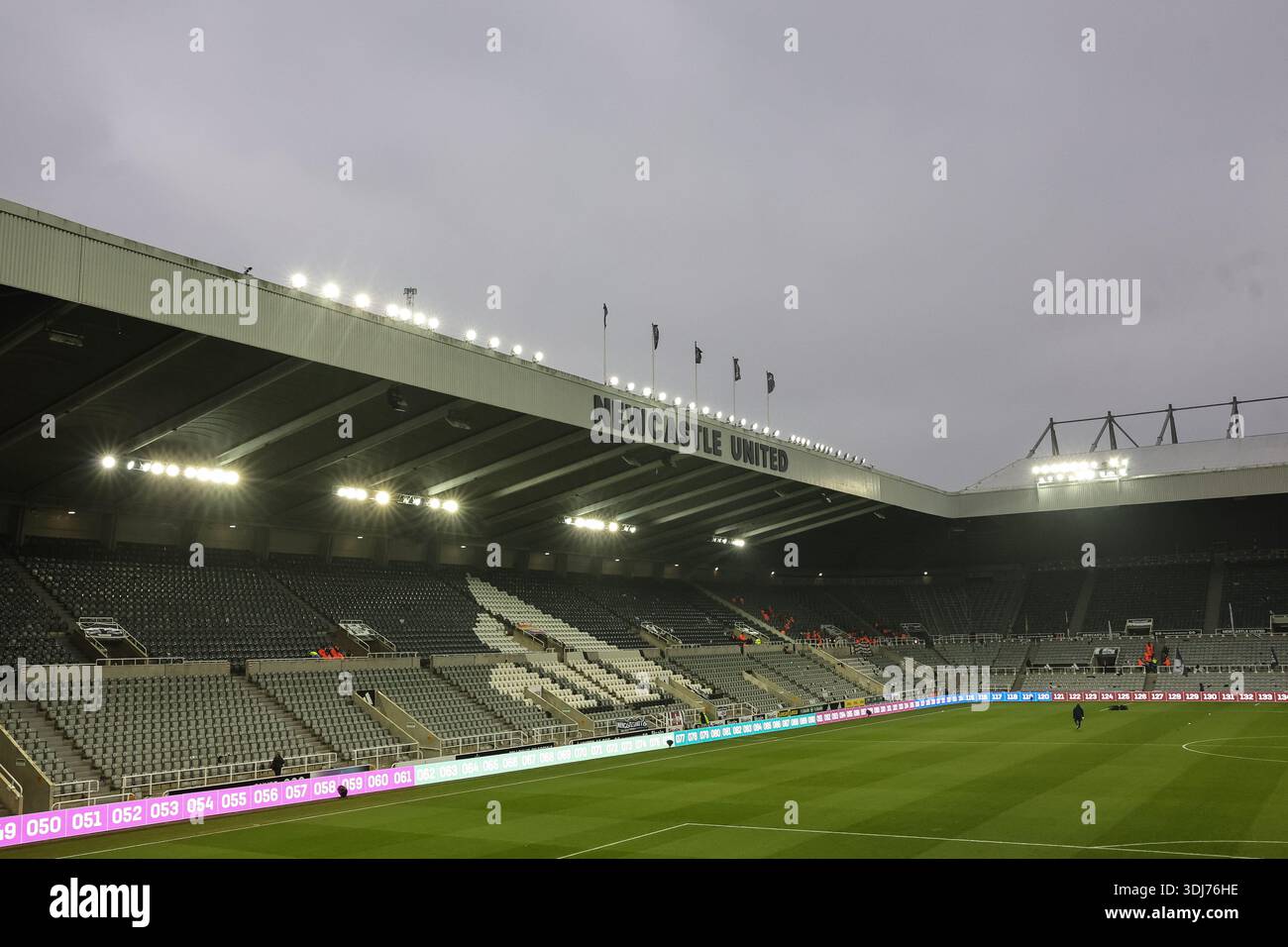 A general view pod St James’ Park during the Premier League match ...