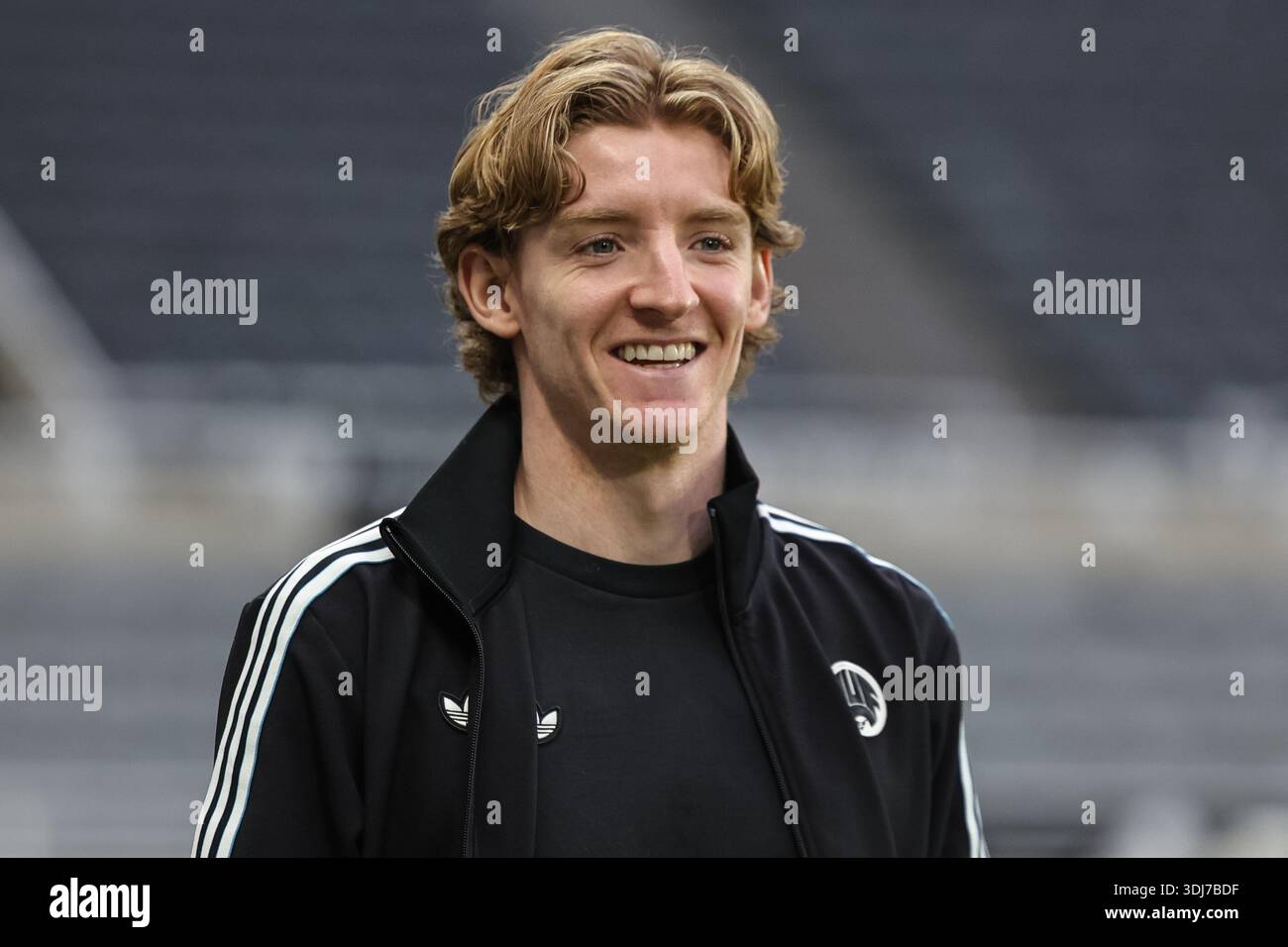 Anthony Gordon of Newcastle Untied arrives during the Premier League ...