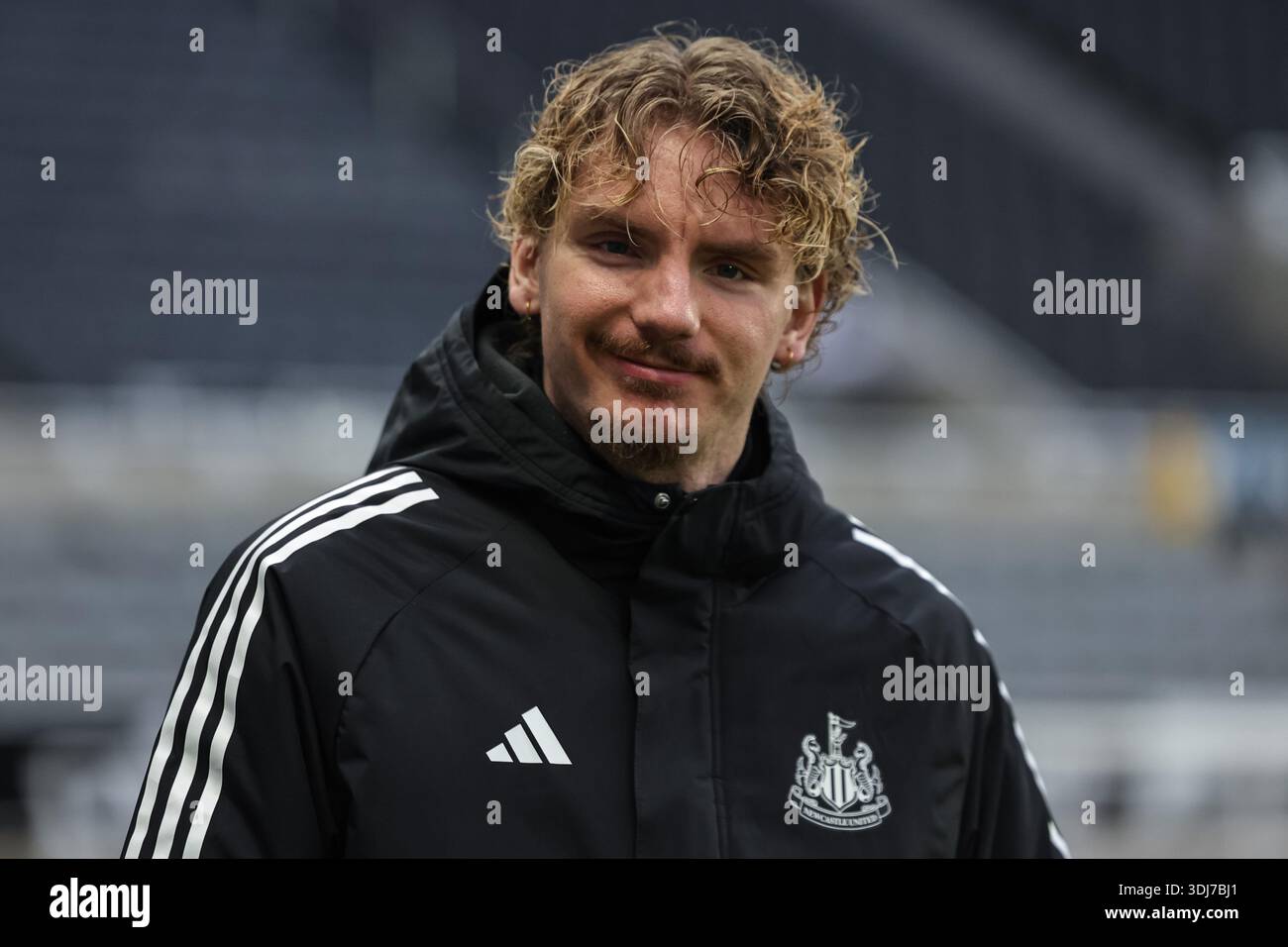 Nick Woltemade of Newcastle United arrives during the Premier League ...