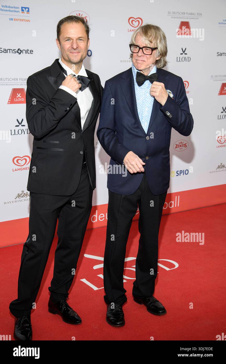 Philipp Hochmair und Helge Schneider beim 50. Deutschen Filmball 2026 ...