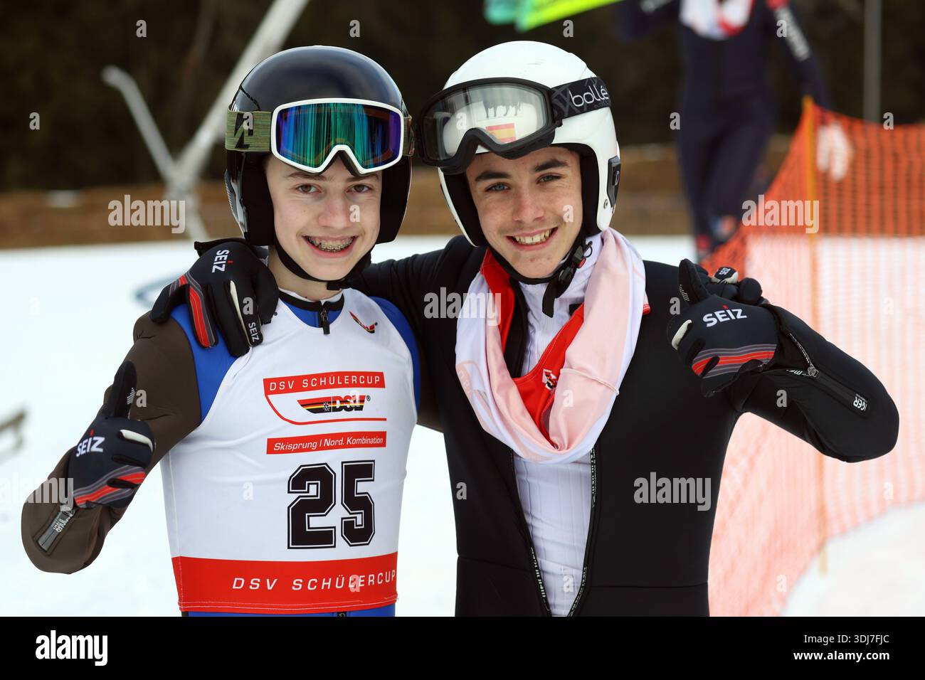 Two friends and competitors are happily together: from left. Timon Heim ...