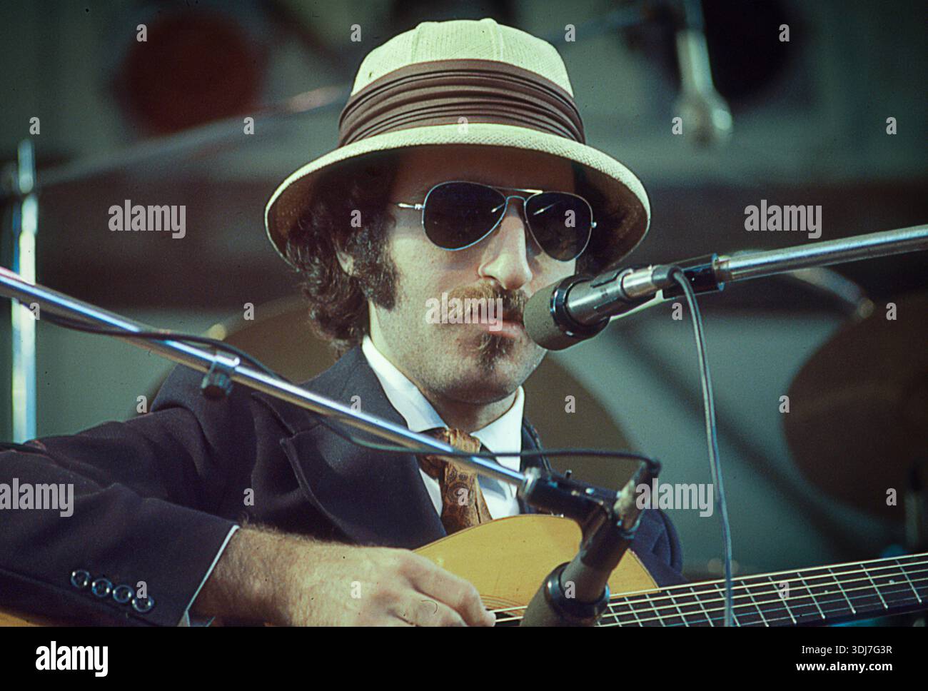 The late Leon Redbone, a quirky singer song writer and musician on ...