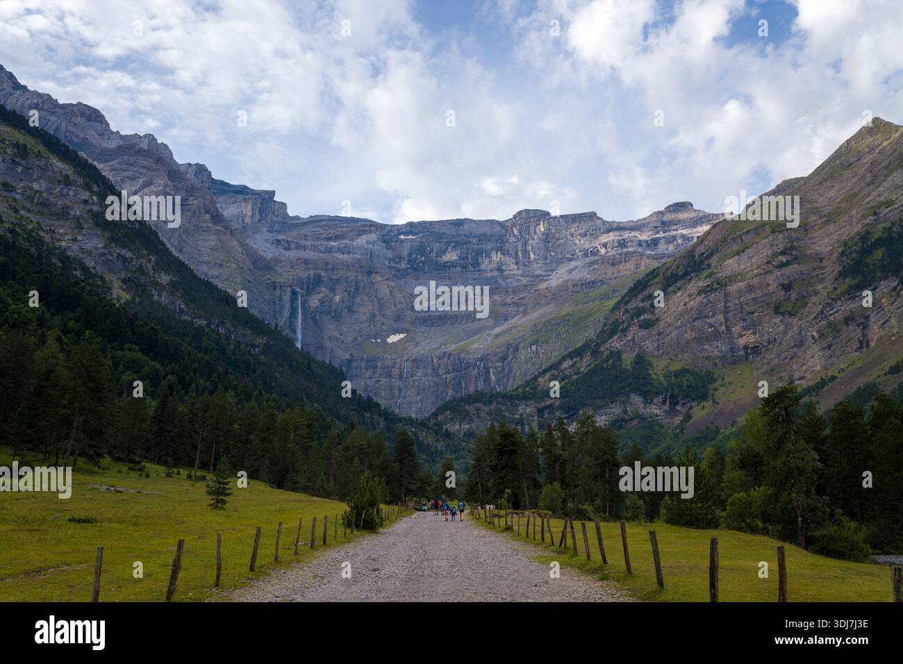 Chemin de gravel hi-res stock photography and images - Alamy
