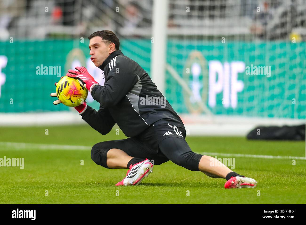 Emiliano Martínez Of Aston Villa warms up during the Newcastle United v ...