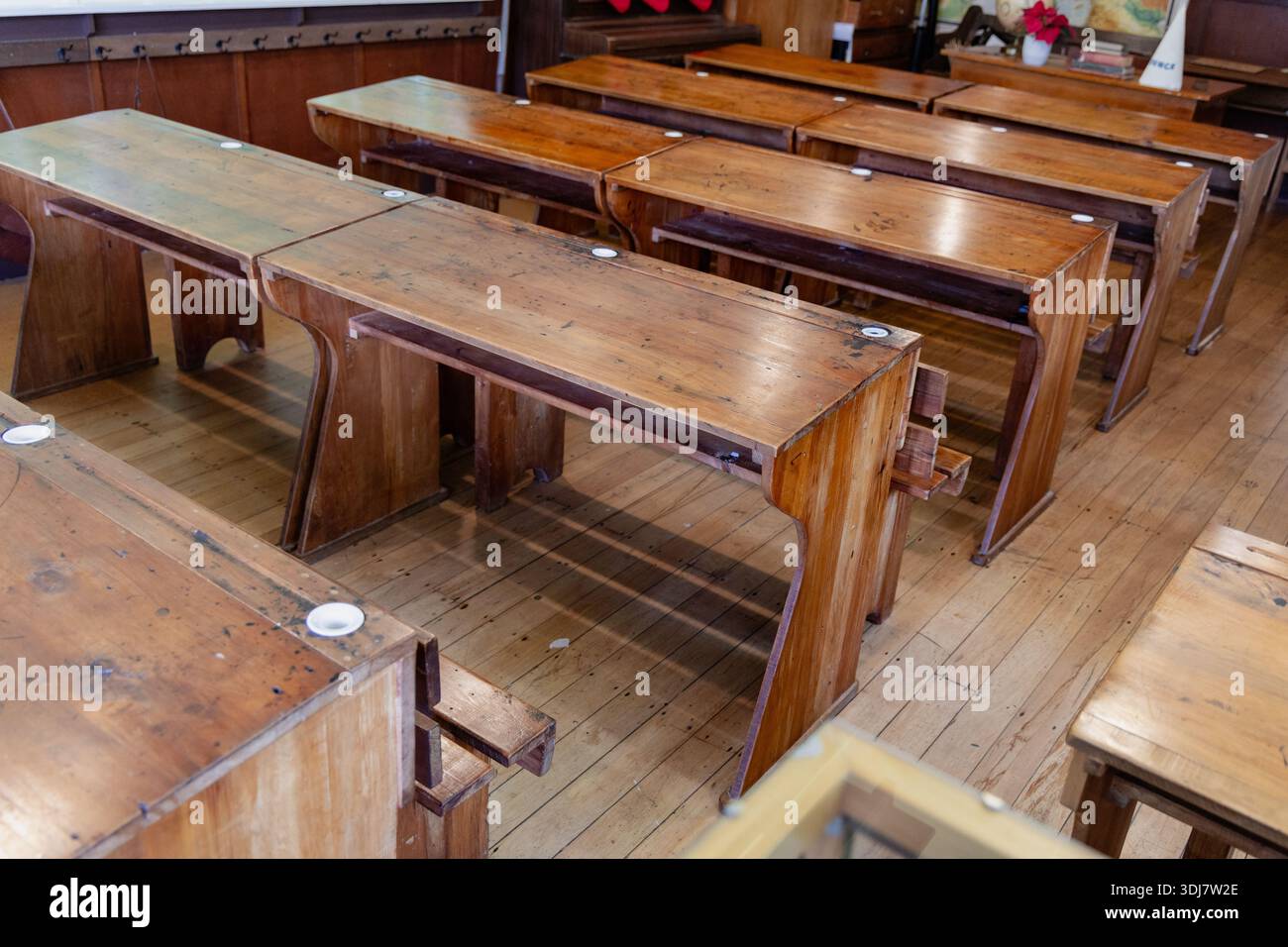 Historic school desks hi-res stock photography and images - Alamy
