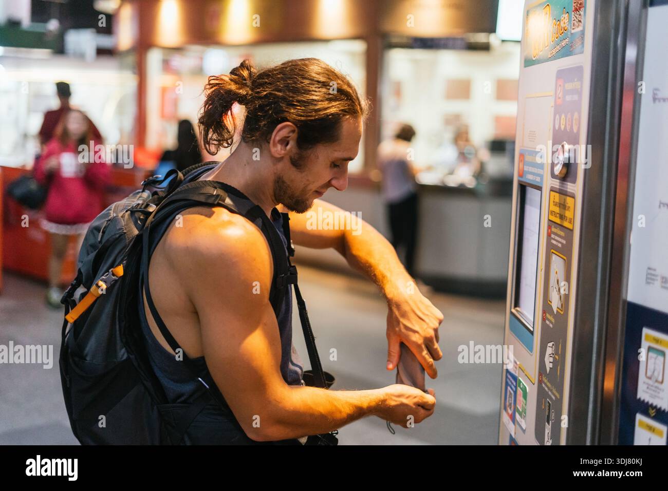 Man paying ticket vending hi-res stock photography and images - Alamy