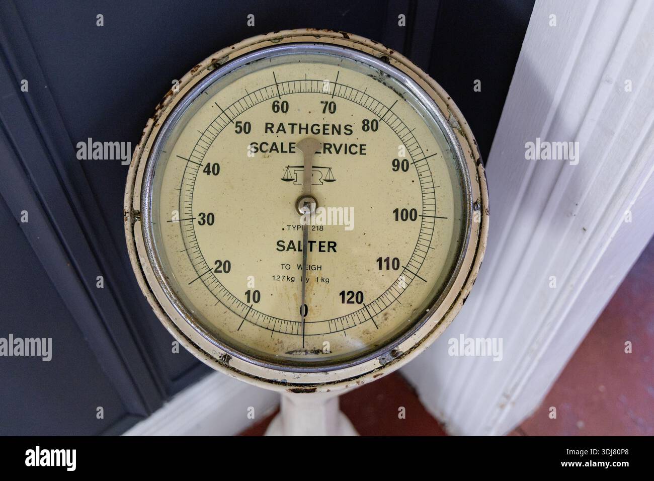 Industrial platform scale dial hi-res stock photography and images - Alamy