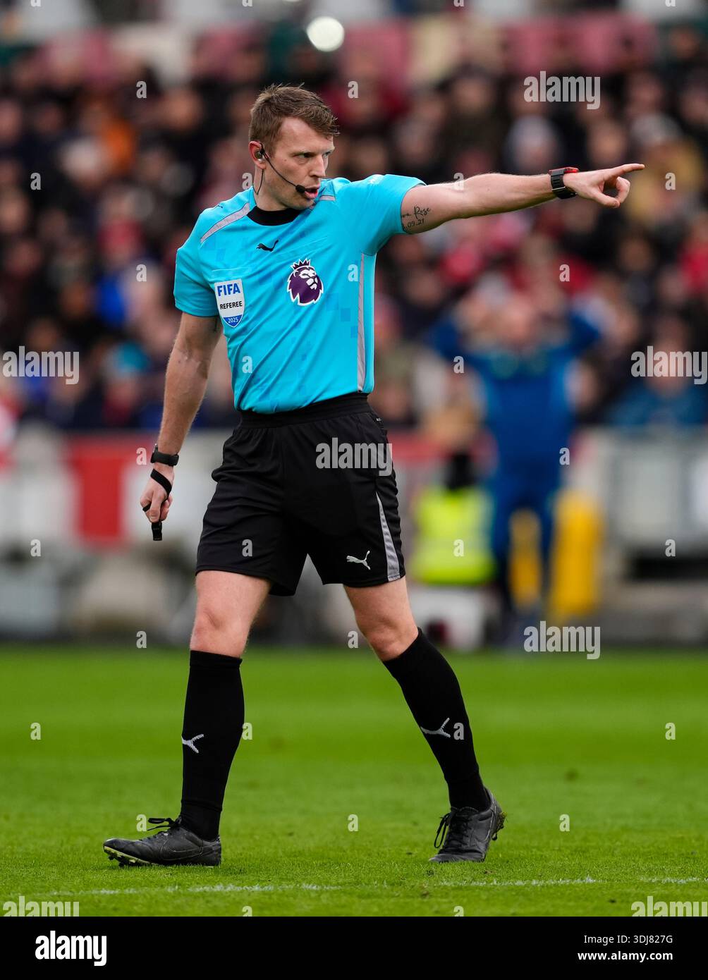 Referee Sam Barrott during the Premier League match at the Gtech ...