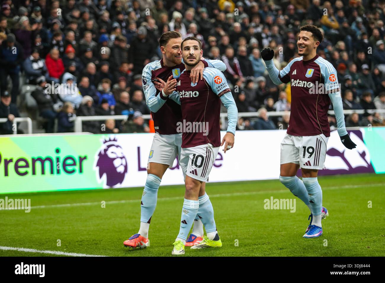 Emi Buendía Of Aston Villa scores a GOAL 0-1 and celebrates during the ...