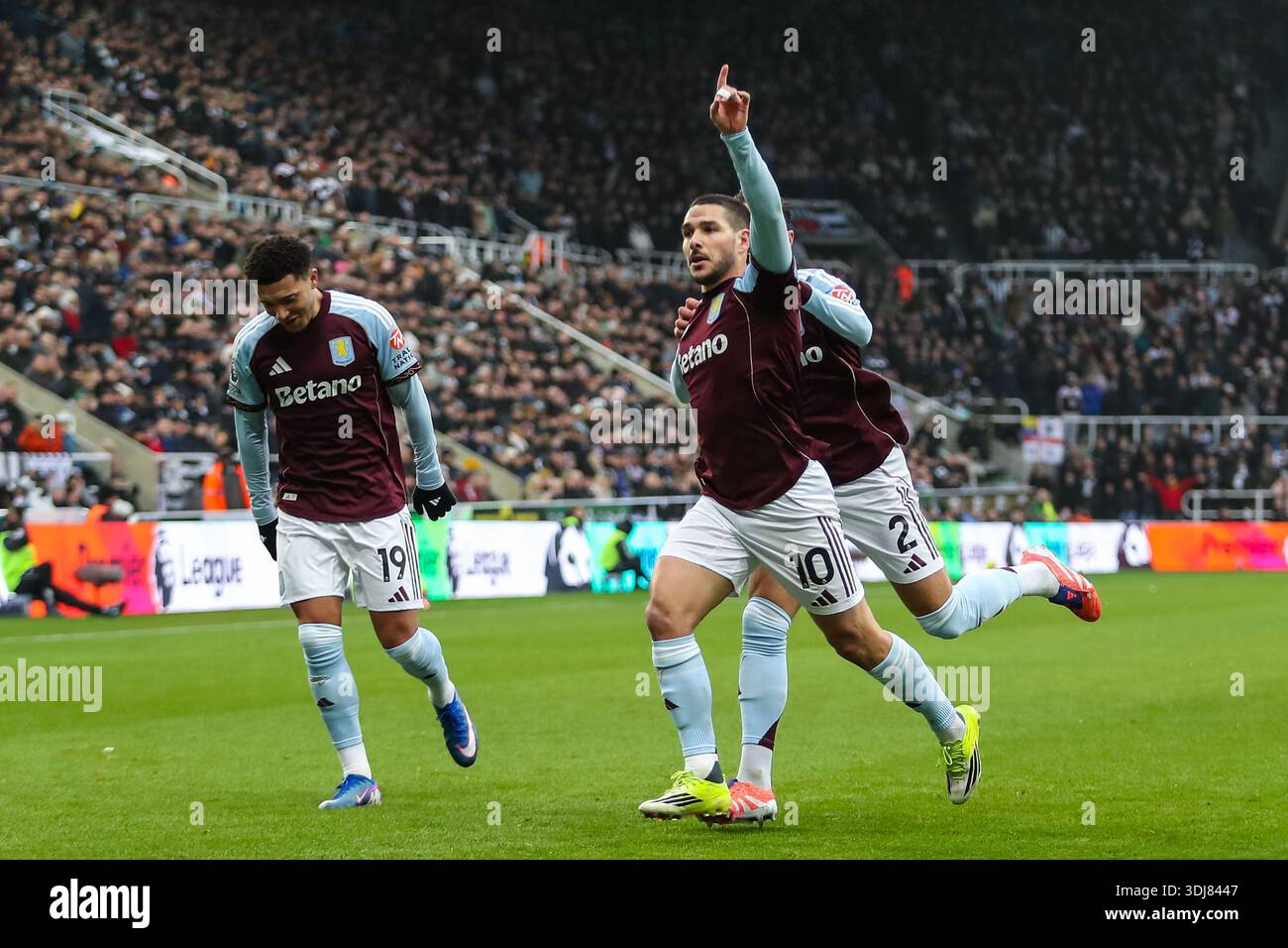 Emi Buendía Of Aston Villa scores a GOAL 0-1 and celebrates during the ...