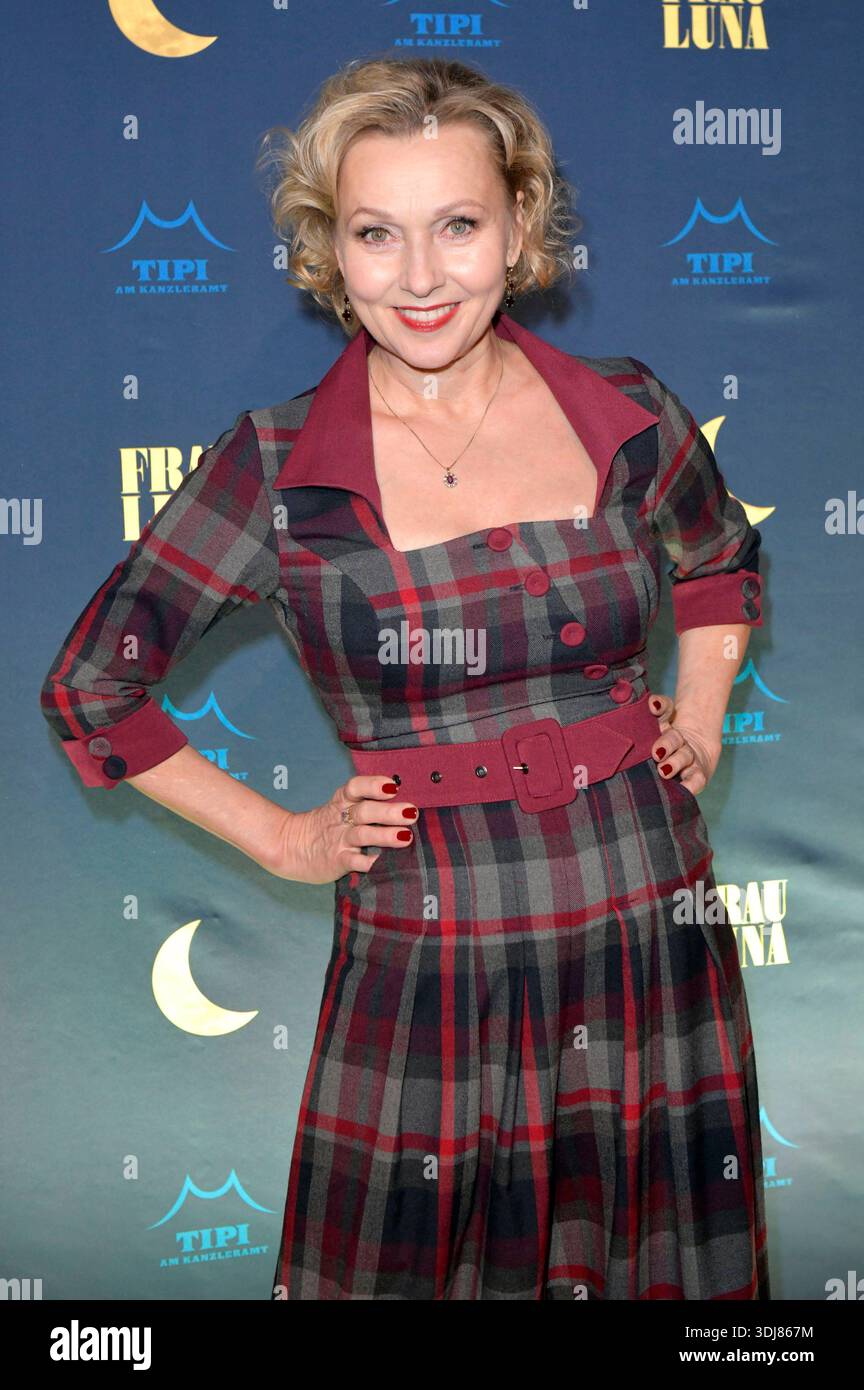 Dana Golombek bei der Premiere der Operette Frau Luna im Tipi am ...