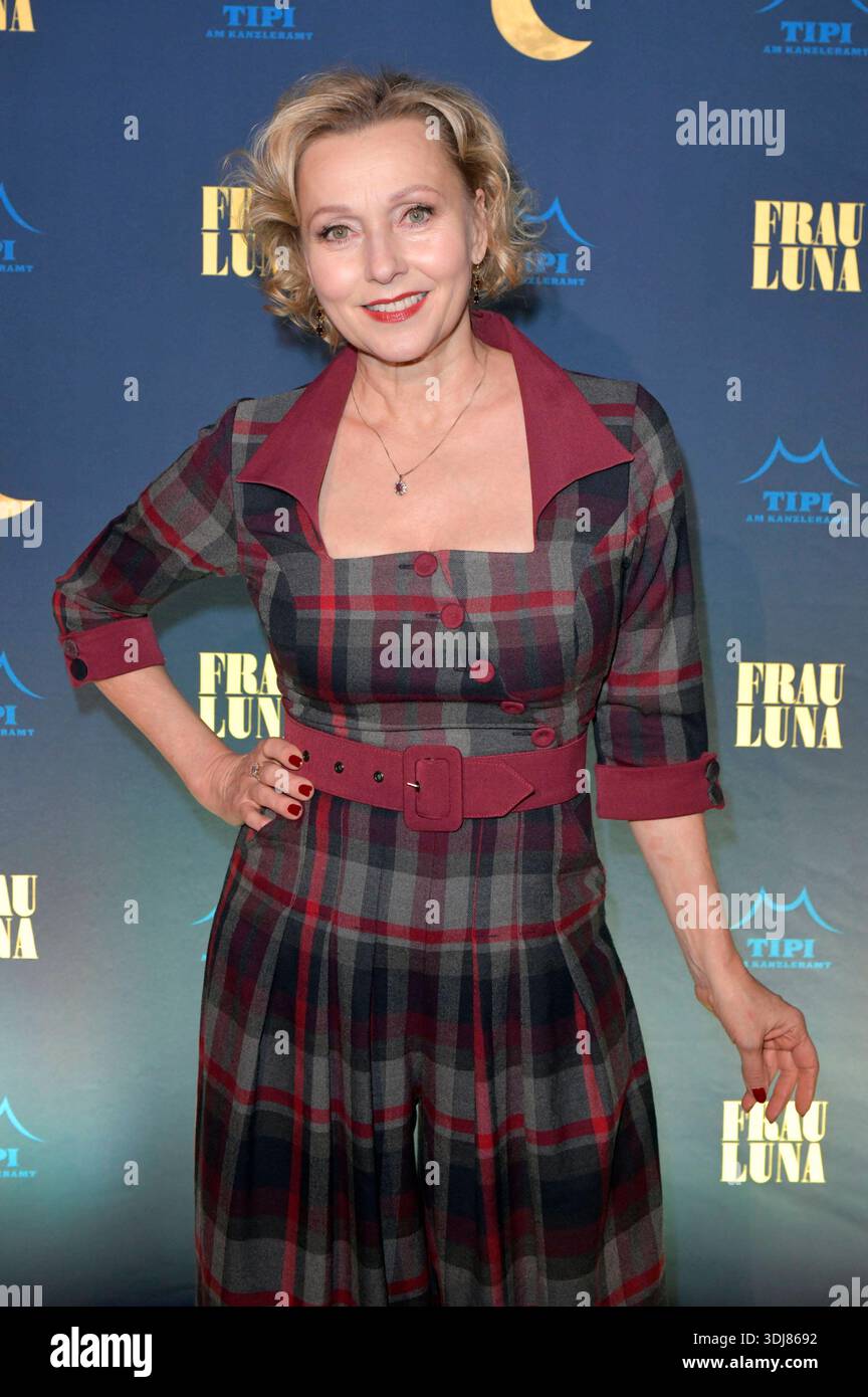 Dana Golombek bei der Premiere der Operette Frau Luna im Tipi am ...