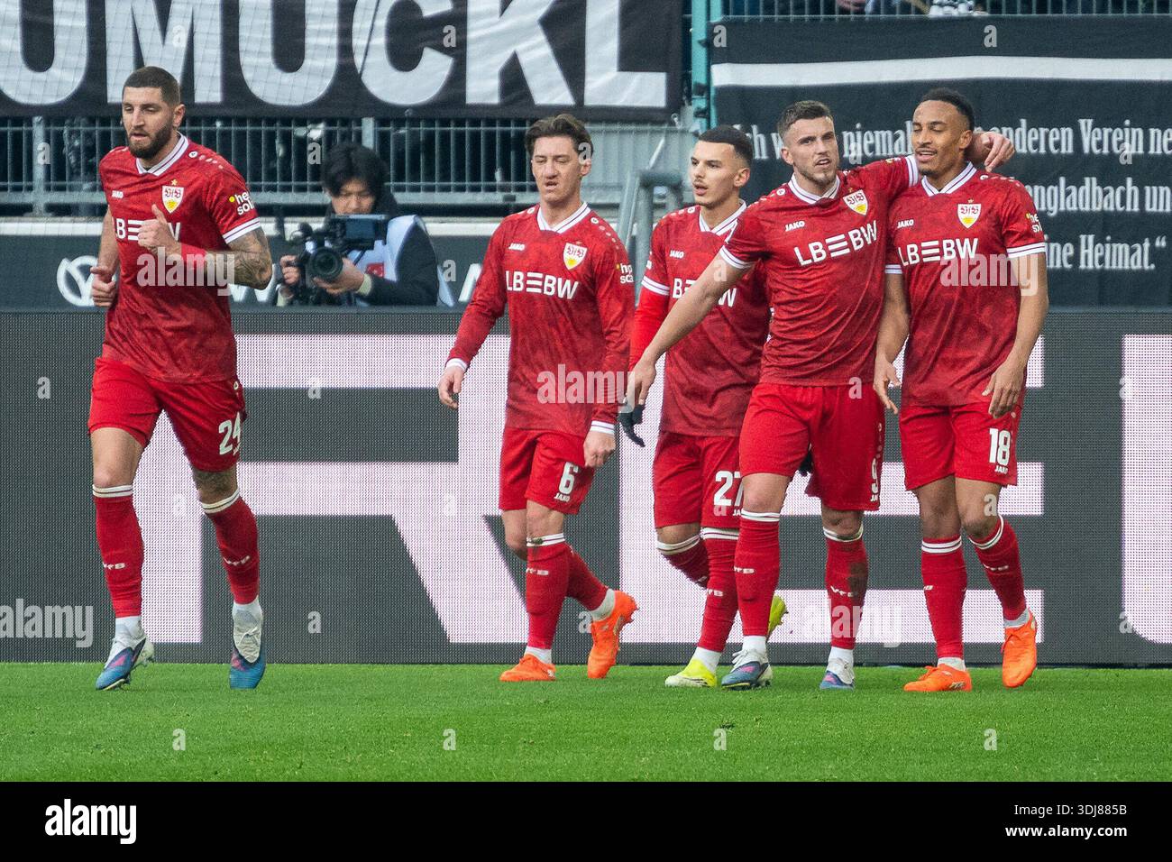 Julian Gadston Chabot (Stuttgart, #24), Angelo Stiller (Stuttgart, #06 ...