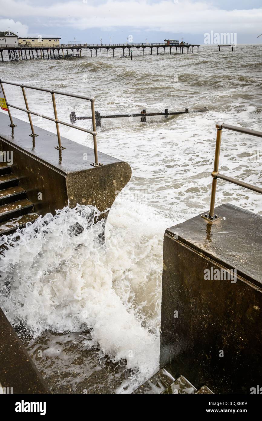 Teignmouth, UK. 25 Jan 2026. Storm Ingrid continues to batter the ...