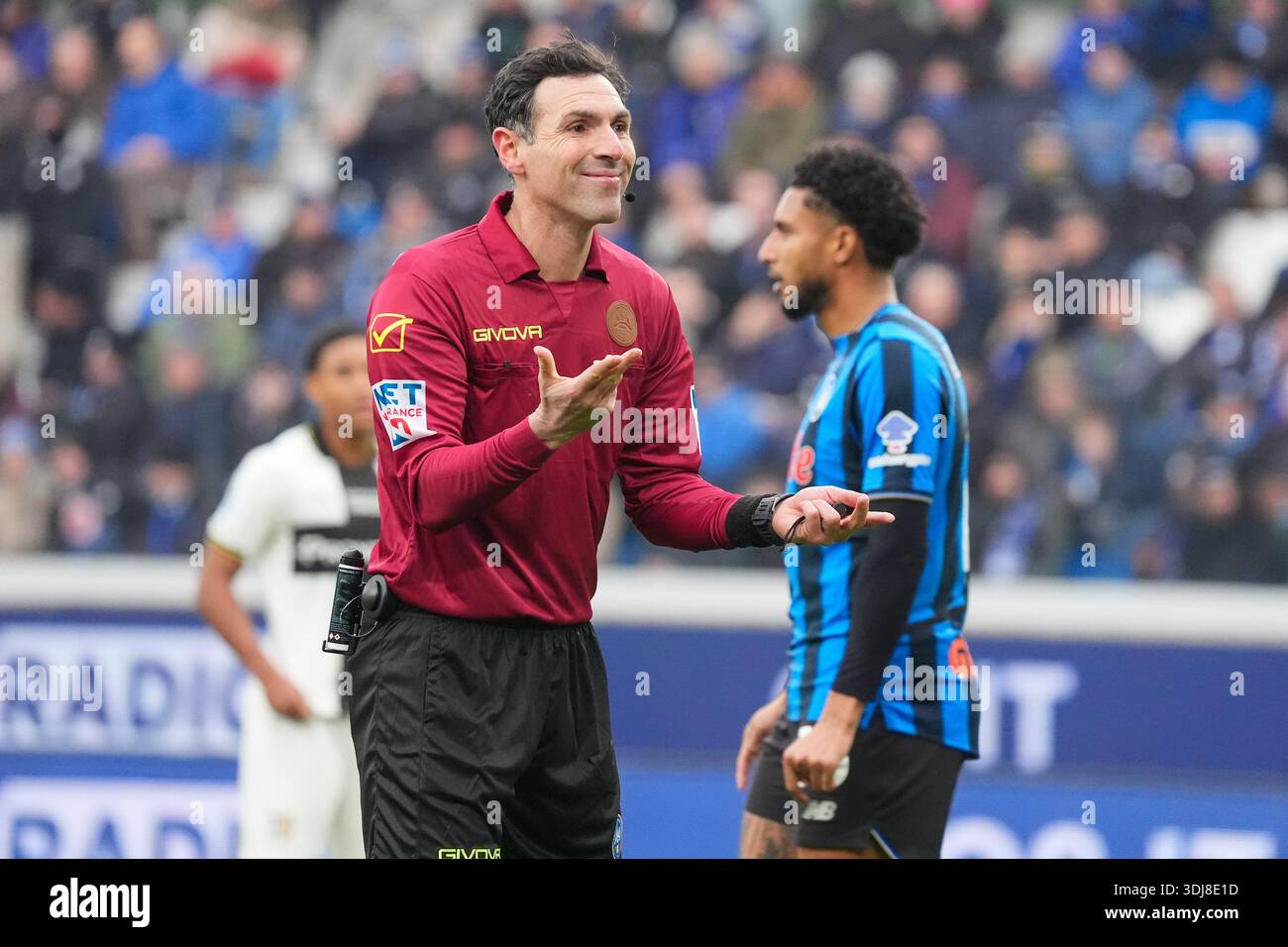 Bergamo, Italy. 25/01/26. Juan Luca Sacchi, referee, during Atalanta BC ...