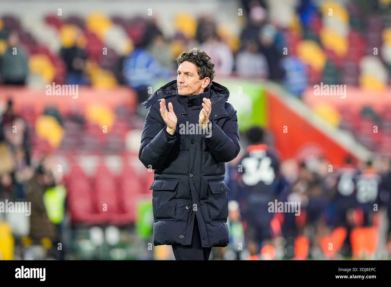 Keith Andrews manager of Brentford applauds the fans after the final ...