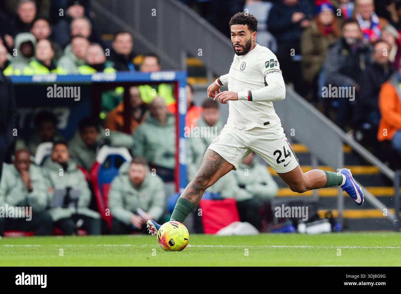 Reece James (24 Chelsea) in action during the Premier League game ...