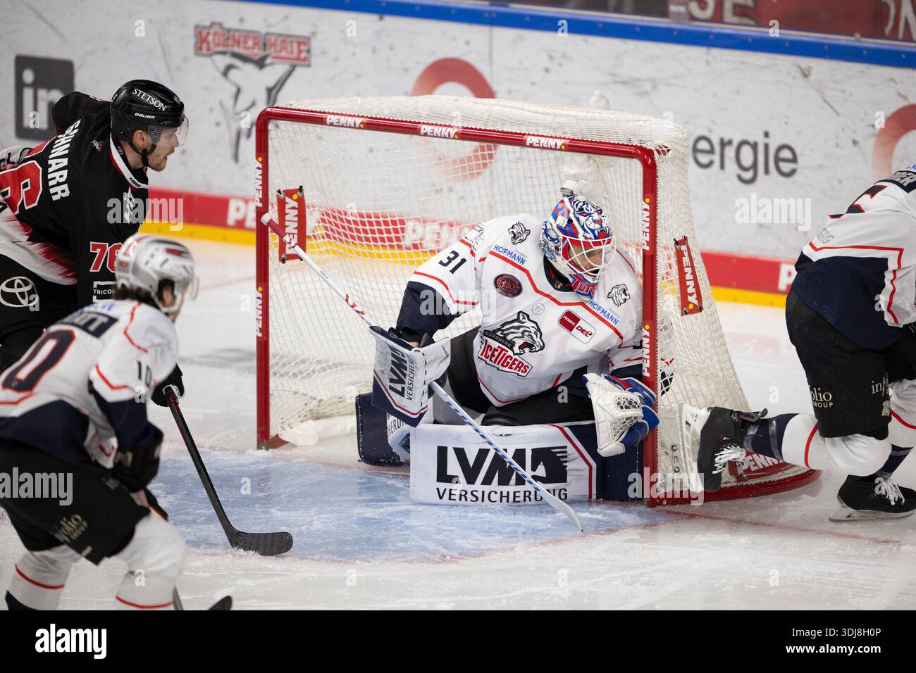 Niklas Treutle (Nuremberg Ice Tigers, goaltender [goalkeeper], #31 ...