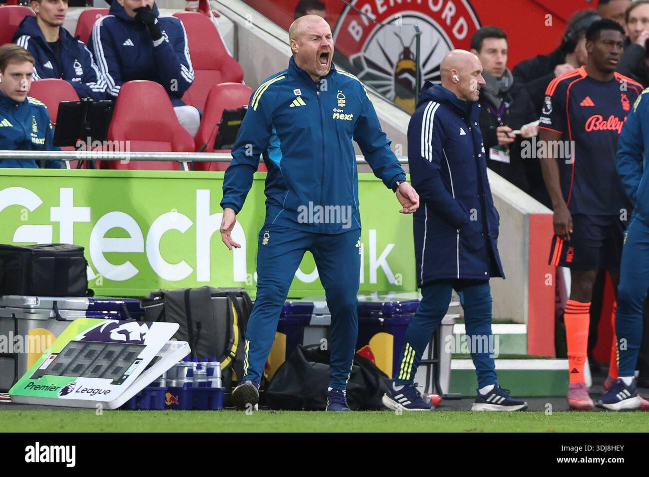 Nottingham Forest manager Sean Dyche during the Brentford v Nottingham ...