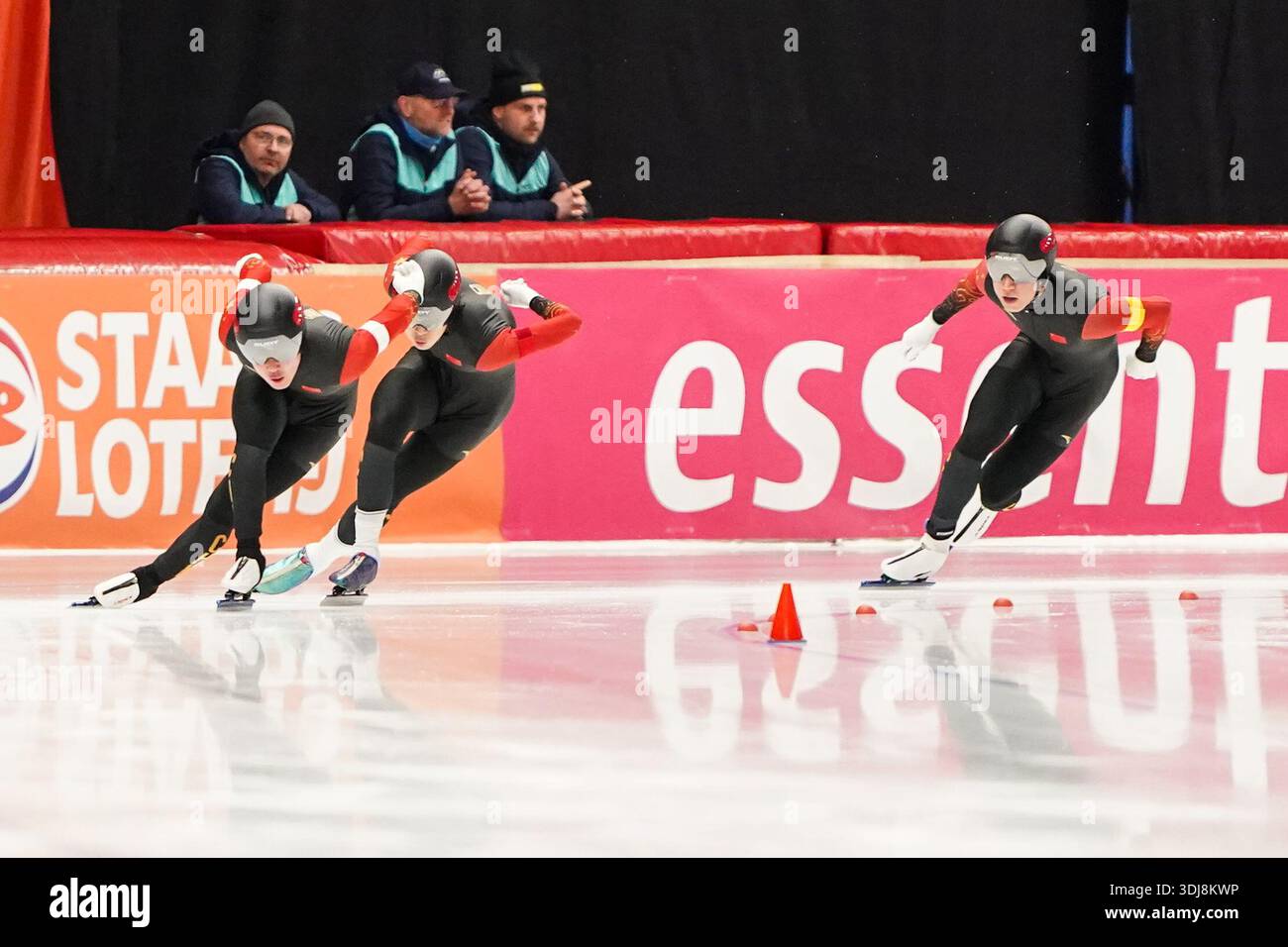 INZELL, GERMANY - JANUARY 25: Zhihan Deng of China, Jingqi Cao of China ...