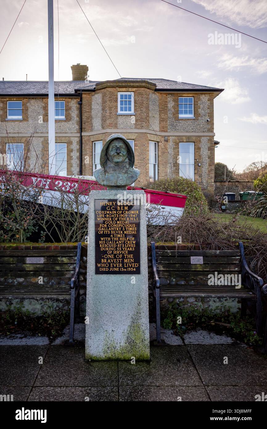 The Henry Blogg memorial statue, a dedication to Cromer's most famous ...