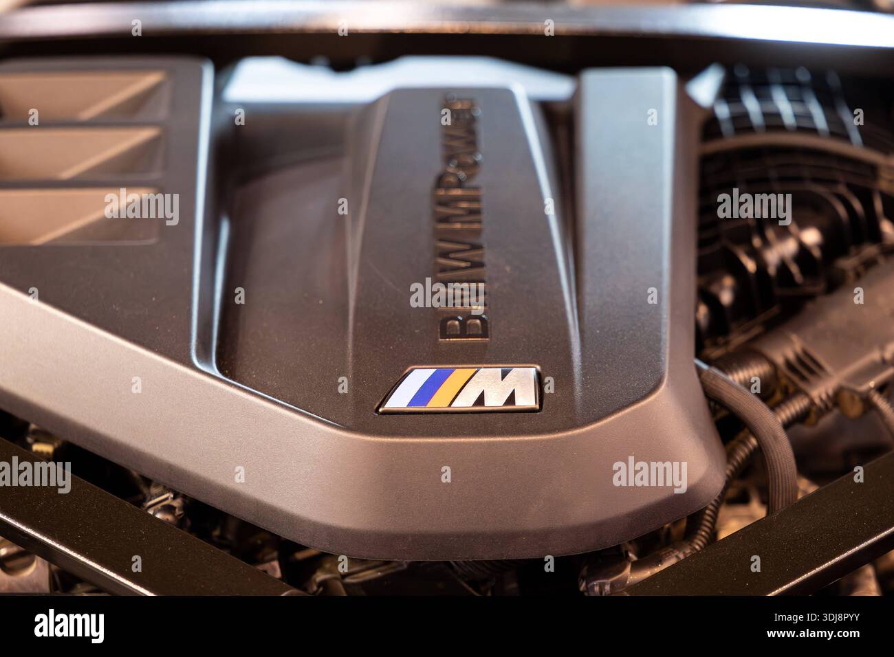 Essen, Deutschland 28.Nov.2025: Im Bild: Detailaufnahme des Motorraums ...