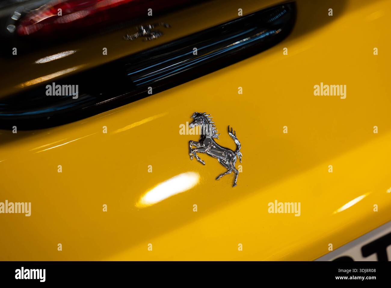 Essen, Deutschland 28.Nov.2025: Im Bild: Detailaufnahme des Ferrari ...