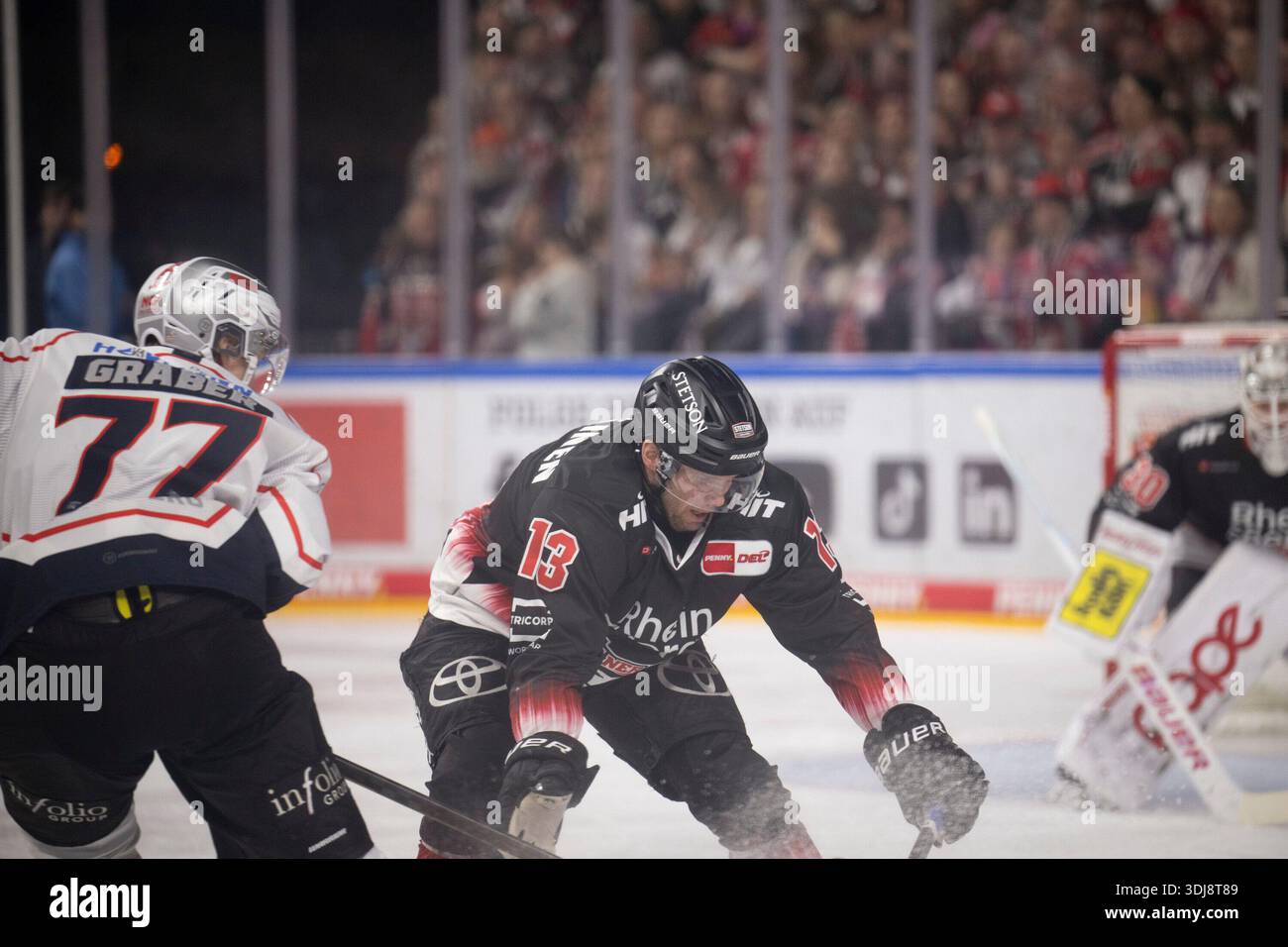 Valtteri Kemiläinen (Cologne Sharks, Defense, #13); Will Graber ...