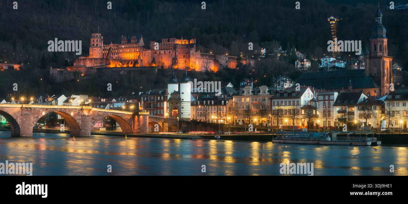 Panorama evening shot of the Old Bridge and the historic Castle in ...