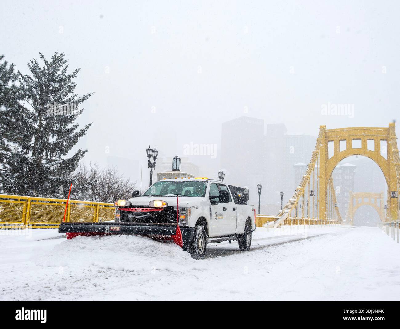 A City of Pittsburgh truck and plow clears a path over the Roberto ...
