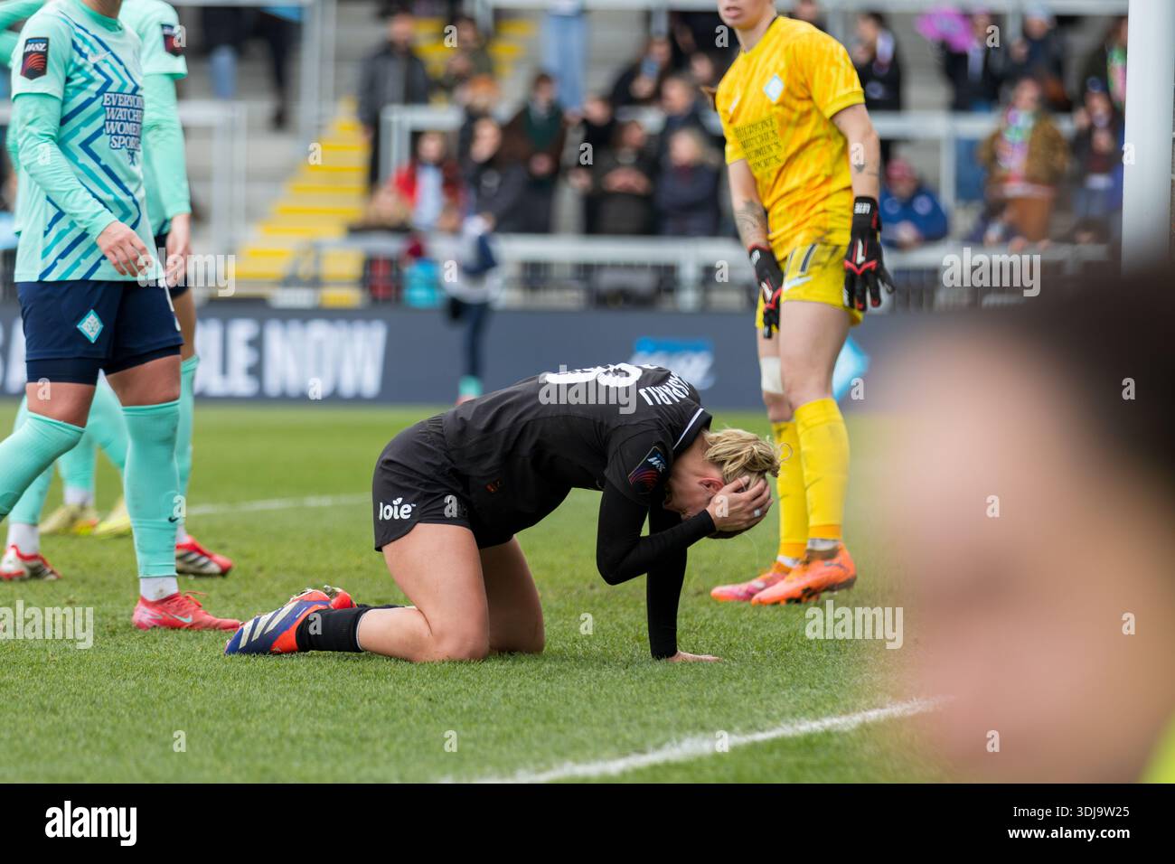 London, UK. 25th Jan 2026. Kerstin Casparij of Manchester City Women ...