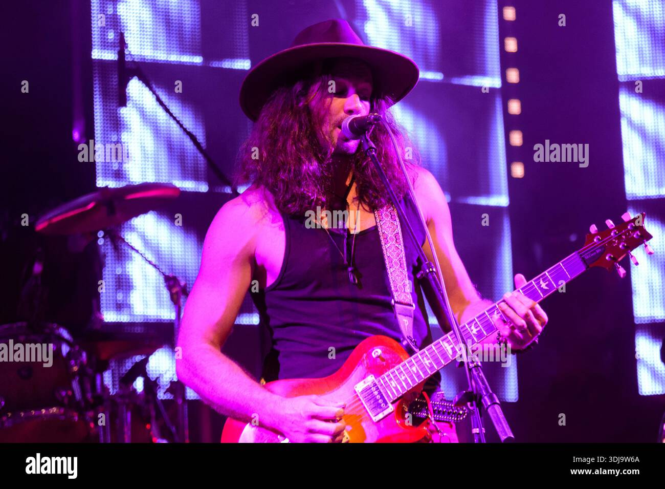 Vern Daysel performs with Vern Daysel & The Burning Breeze in Fort ...