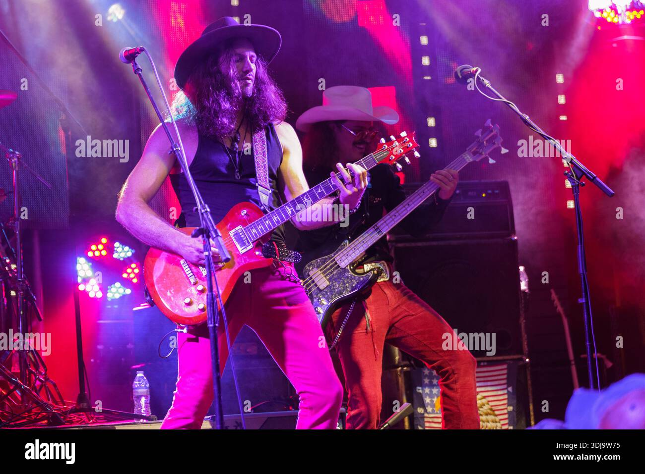 Vern Daysel performs with Vern Daysel & The Burning Breeze in Fort ...