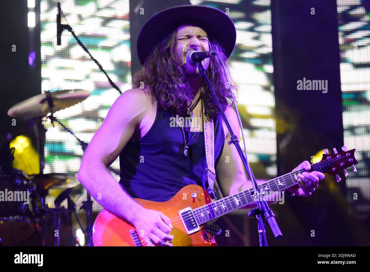 Vern Daysel performs with Vern Daysel & The Burning Breeze in Fort ...