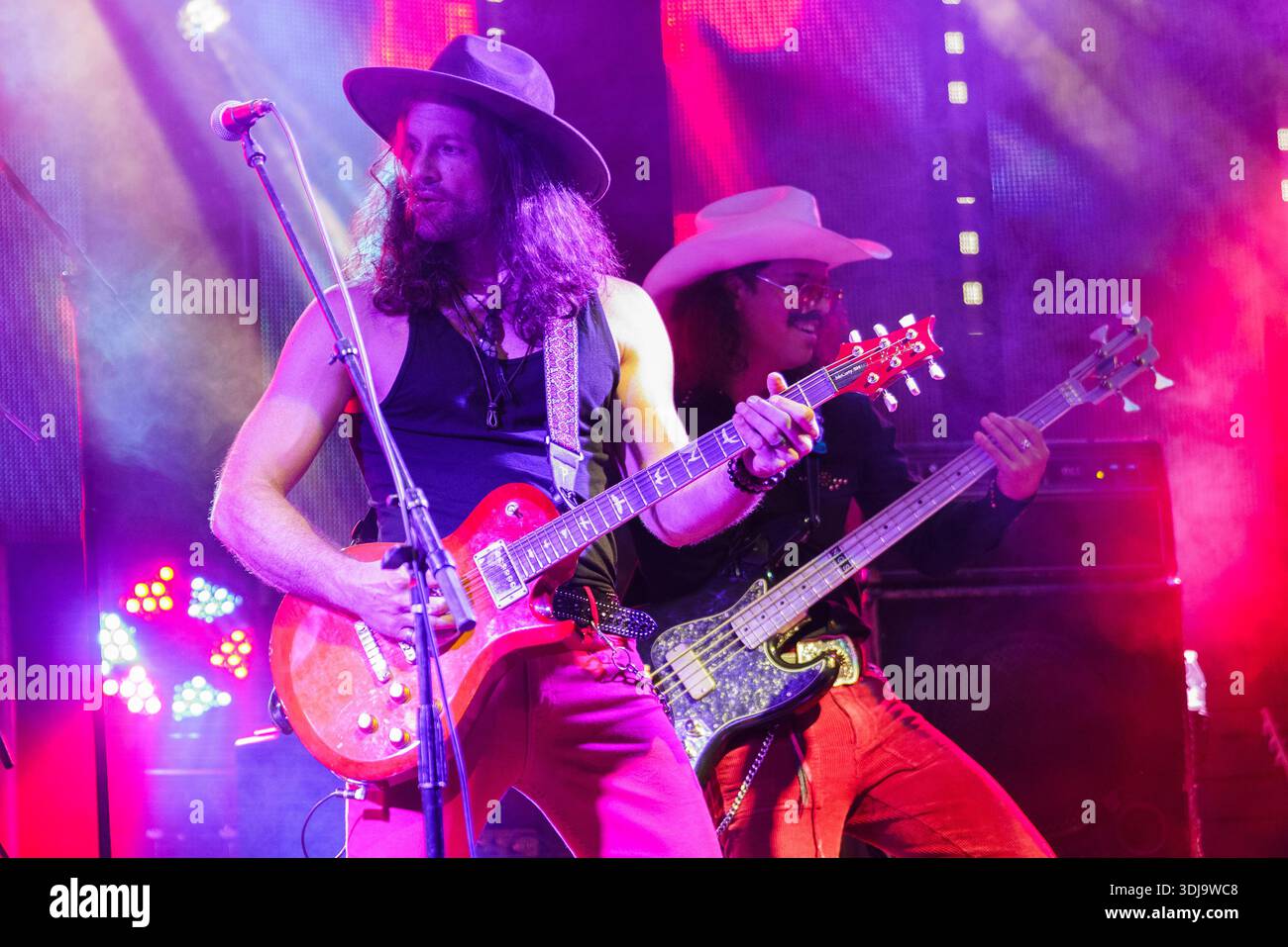 Vern Daysel performs with Vern Daysel & The Burning Breeze in Fort ...