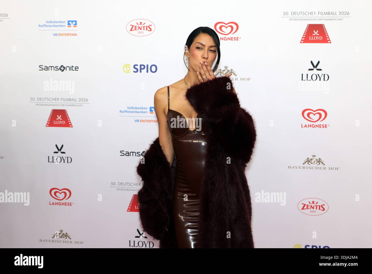 Deutscher Filmball 2026 Rebecca-Zarah Mir deutsches Model und ...