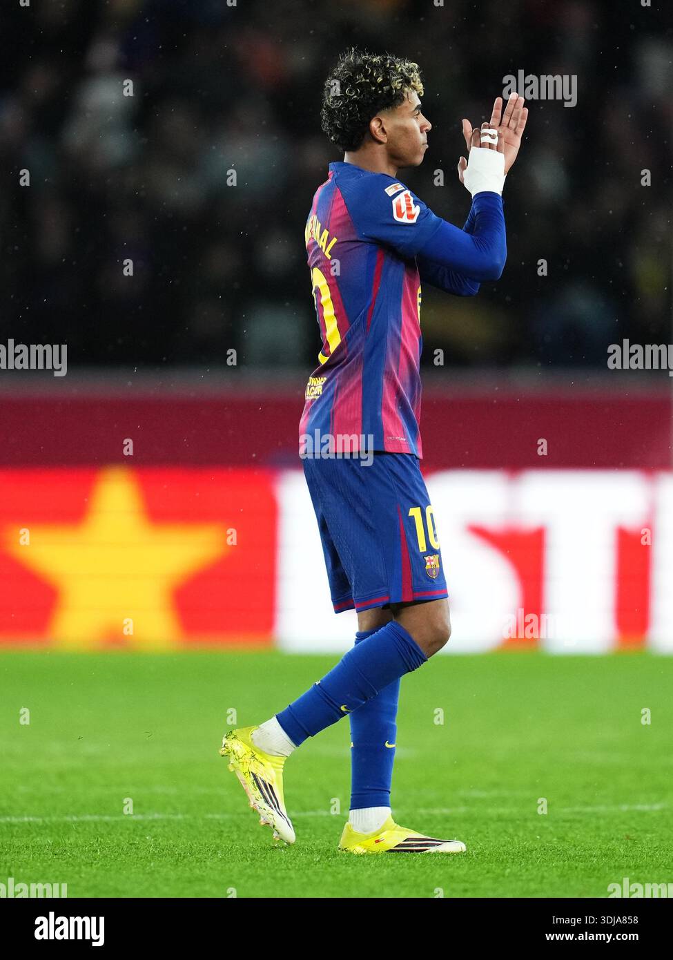 Lamine Yamal of FC Barcelona during the La Liga EA Sports match between ...