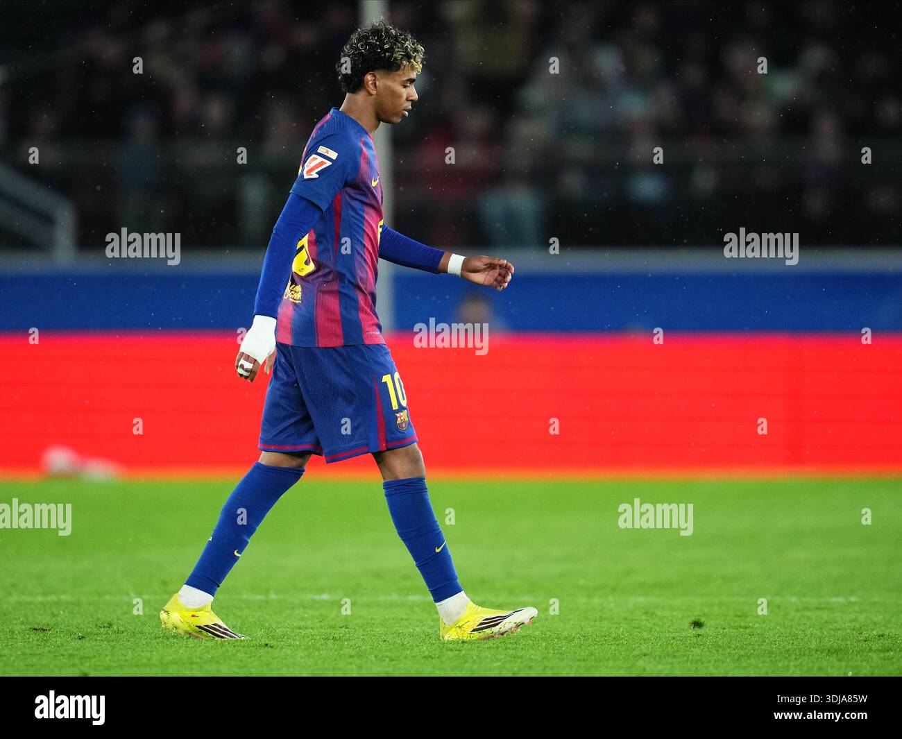 Lamine Yamal of FC Barcelona during the La Liga EA Sports match between ...