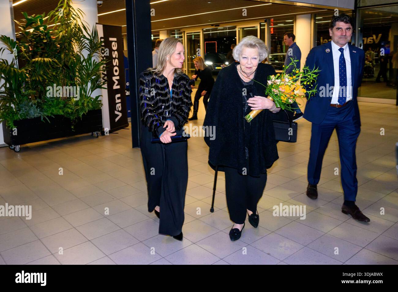 Princess Beatrix and Princess Margarita de Bourbon de Parme during ...