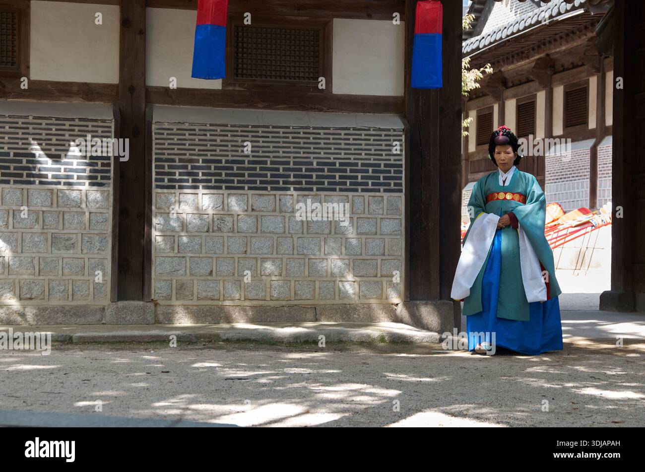 Seoul, South Korea: Performer in traditional hanbok costume at Chuseok ...