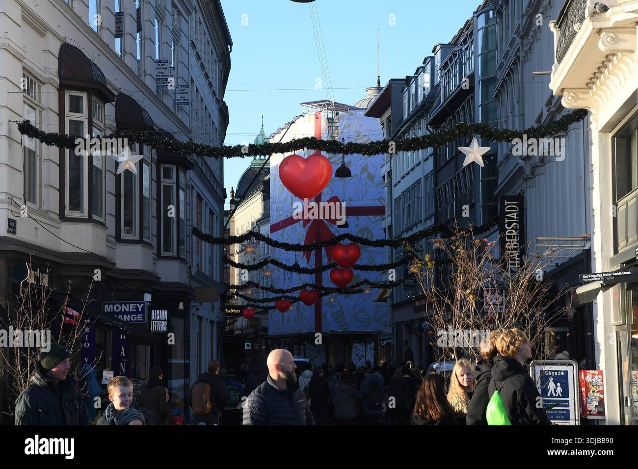 Copenhagen /Denmark/ 18.December 2019/christmas shoppers and sconsmers ...